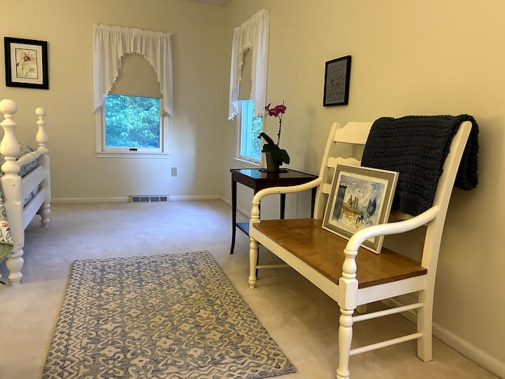 Murphy's The Dormitory Room - Oberlin, OH