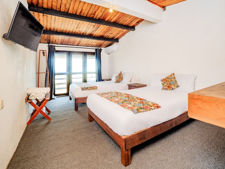 Standard Two Beds | Capital O Verdemar - Acapulco
