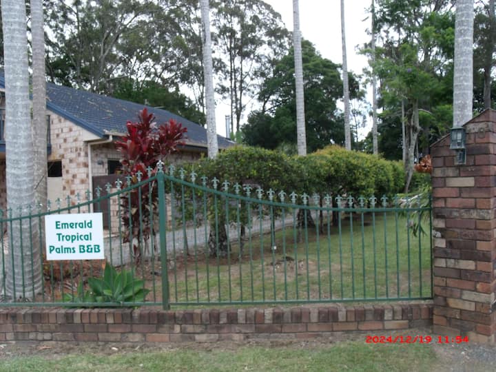 Emerald Tropical Palms B&b - Emerald Beach