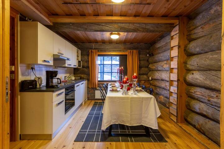 Kuukkeli Log House's Porakka Inn - Quad Room - Inari