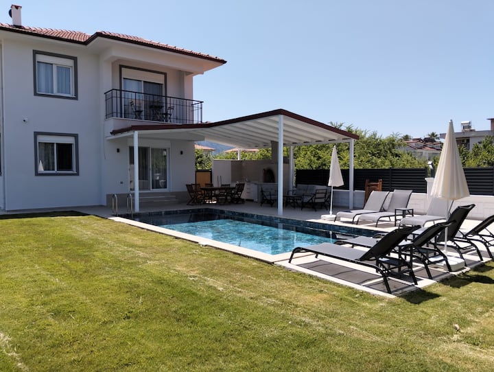 ÖZel Havuzlu,4 Odalı& 4 Banyolu Geniş Aile Villası - Dalyan