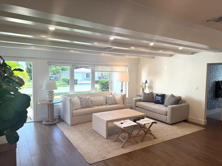 Amazing Deal- Heated Pool- 3 Bedrooms- New Listing - Palm Beach, FL