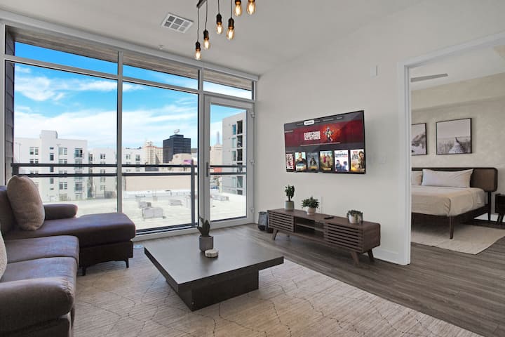 One Bedroom King Bed, Safe Parking Included, Gym - Beverly Hills, CA