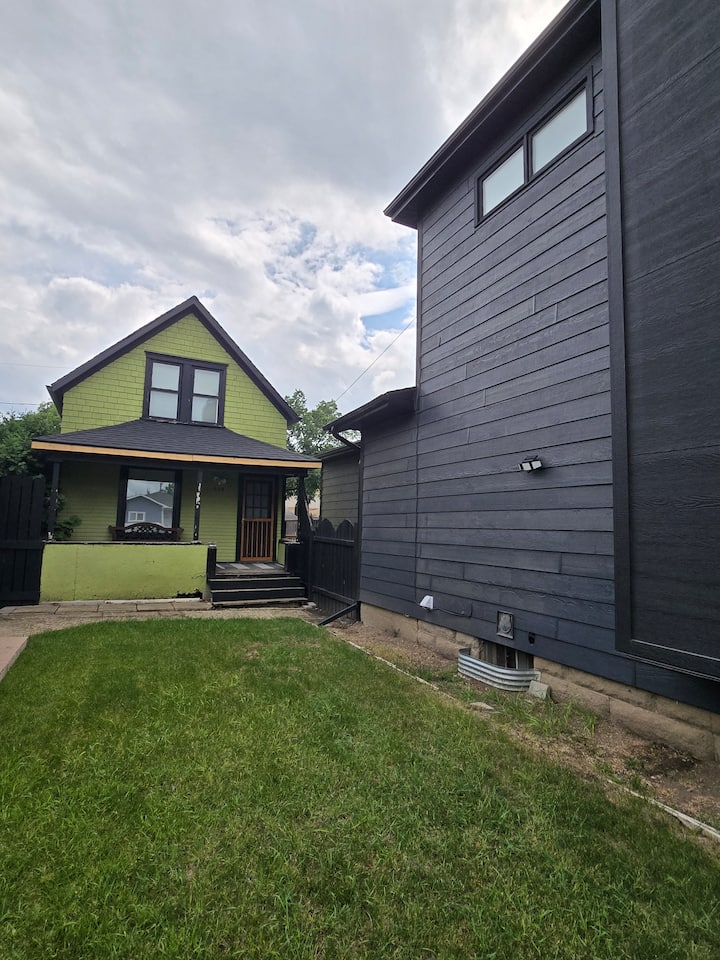 The Cottage House Of Moose Jaw - Moose Jaw