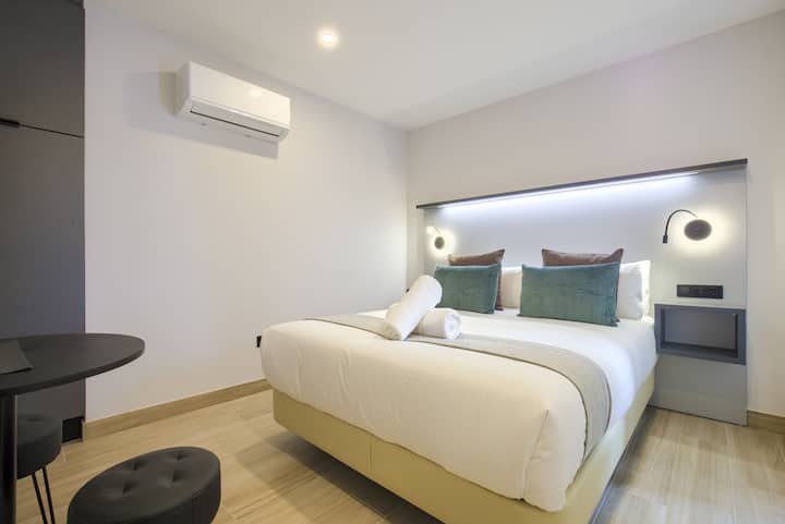 Dobo Sb20 2pax 1accbth Int - Madrid