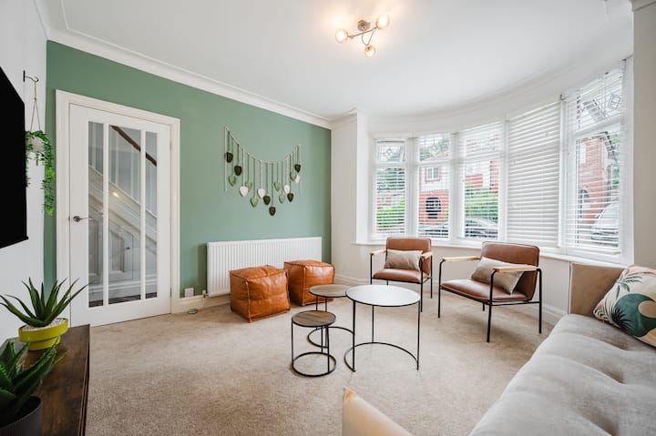 Hilton House: Stylish 4-bed W/parking - Manchester