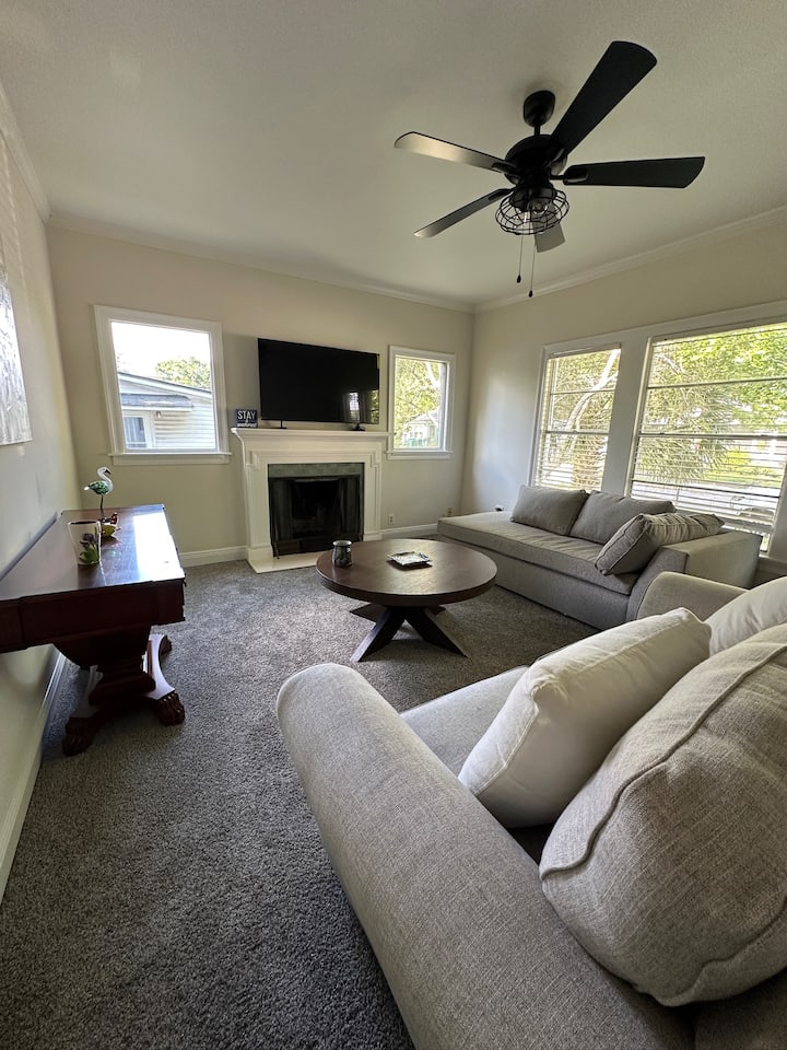 Cottage W/ Game Room-hot Tub-fenced-walk To Beach - Gulfport, MS
