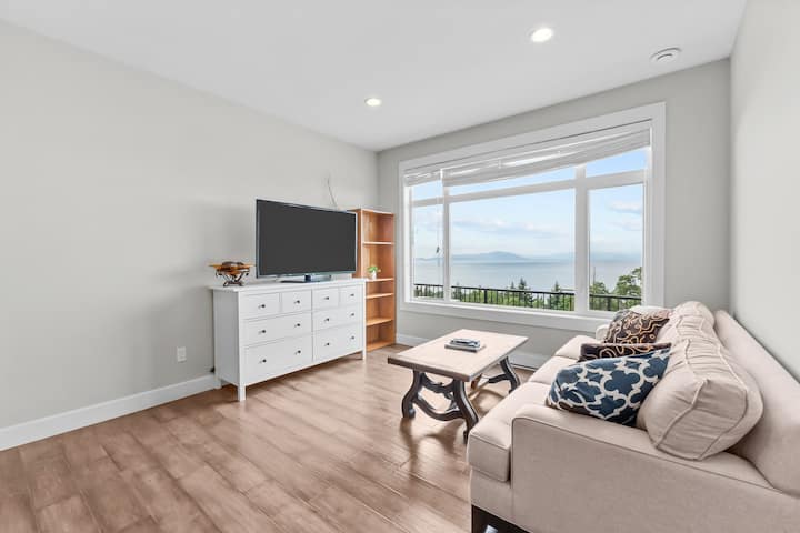 Nanaimo 2br Oceanview Suite W/ Kitchen & Laundry - Nanaimo