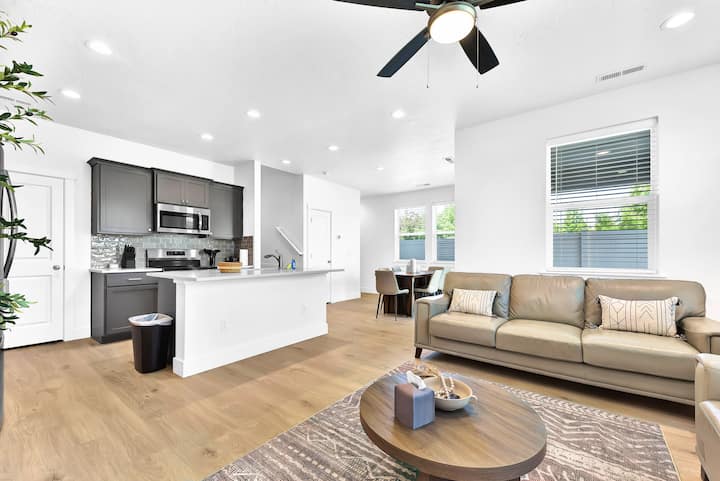 Brand New Stunning Luxury Home! - Meridian, ID