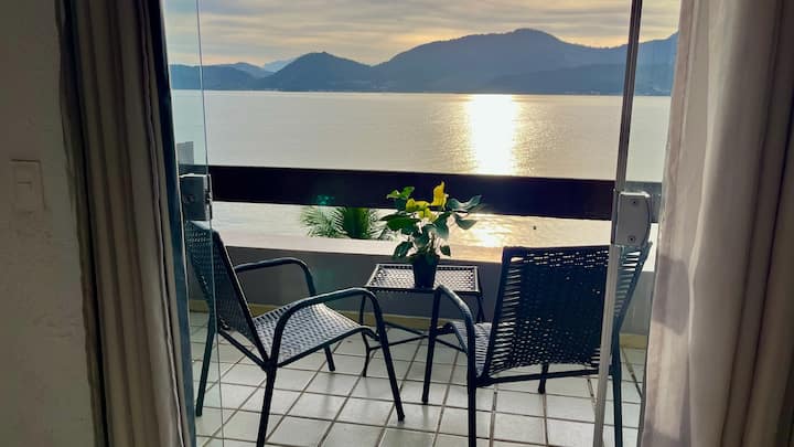 Exclusividade à Beira-mar | Cama King Com Varanda - Angra dos Reis