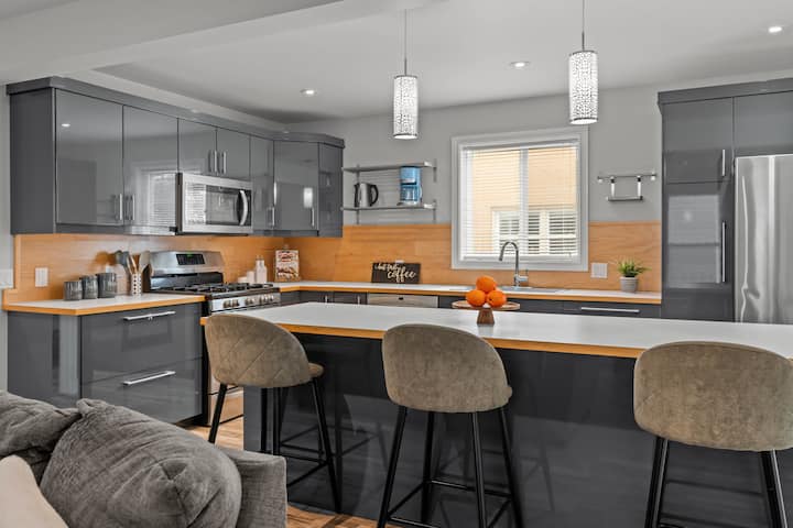 Trendy Main Floor Apartment; Byron Village - London, Ontario