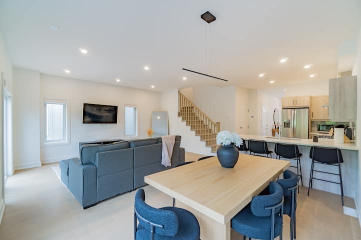 4-bedroom Harbourtown Beach House, Mins From Beach - Crystal Beach