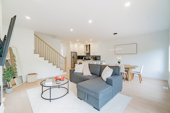 4-bedroom Harbourtown Beach House, Mins From Beach - Buffalo, NY