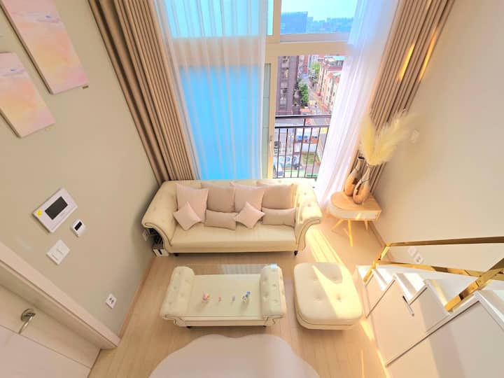 연초 특가,홍대 신촌5분,엔틱 인테리어, 포토존, 유아 키즈 가족 환영, 무료주차, - Seoul