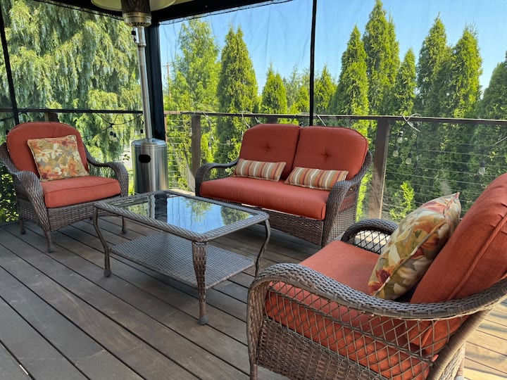 Modern Top-floor Getaway, Large Deck For Relaxing - 希爾斯伯勒