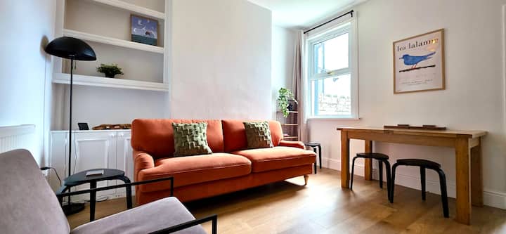 Bright & Stylish 4-bed Home Nr Uhw & City Centre - Cardiff