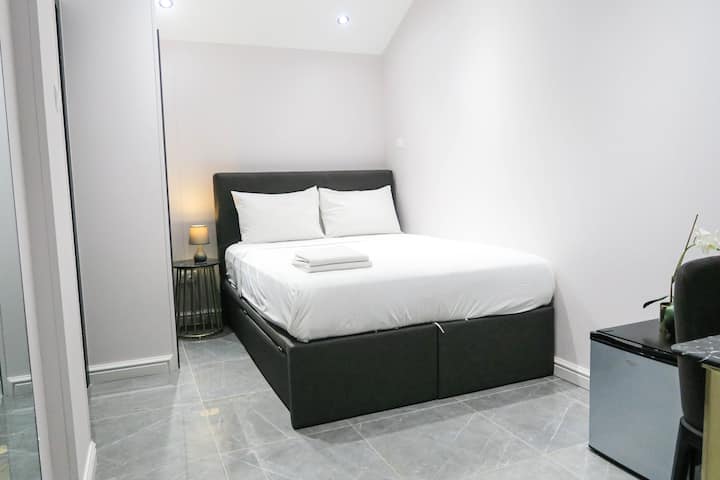 New Urban Room Suite /Wifi @ Somerset/orchard Area - Singapore