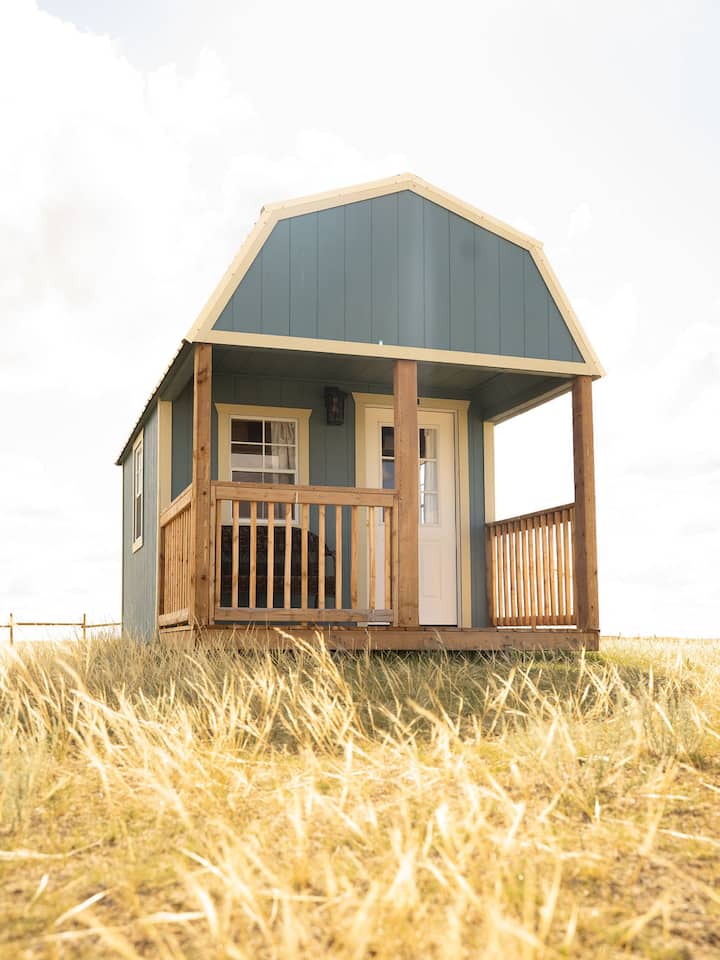 The Chickadee Cabin - Medicine Hat
