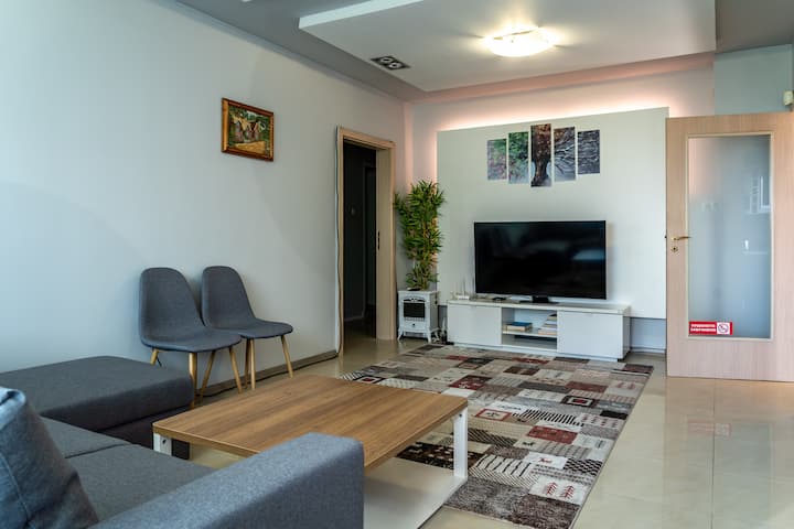 2 Bdr Cozy Downtown Apartment | Mall, Park, Subway - Sofía