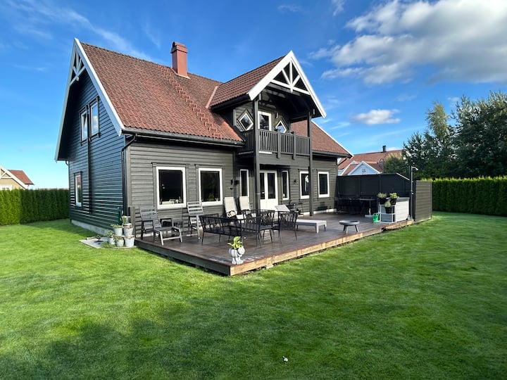Koselig Enebolig Med Hage Og Stort Uteområde - Norway