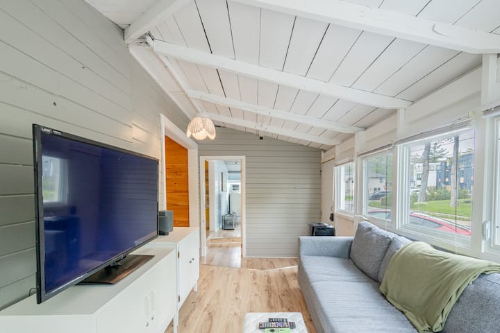 1min ->Beach:mainst|cabin|fits10|bbq - Grand Bend