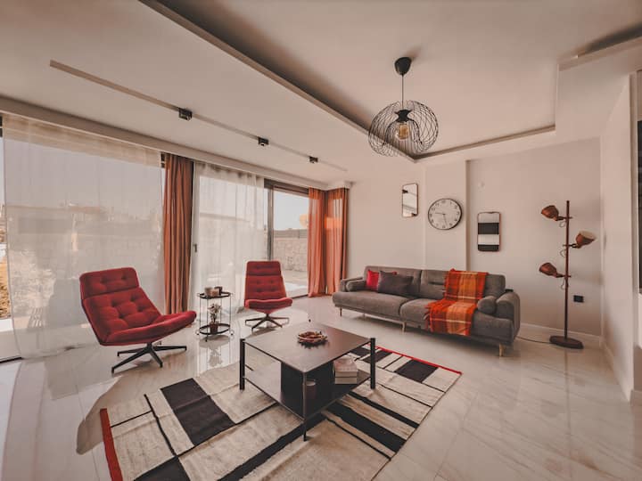 Triplex Villa: Pool, Home Theather & Summer Vibes - Alaçatı