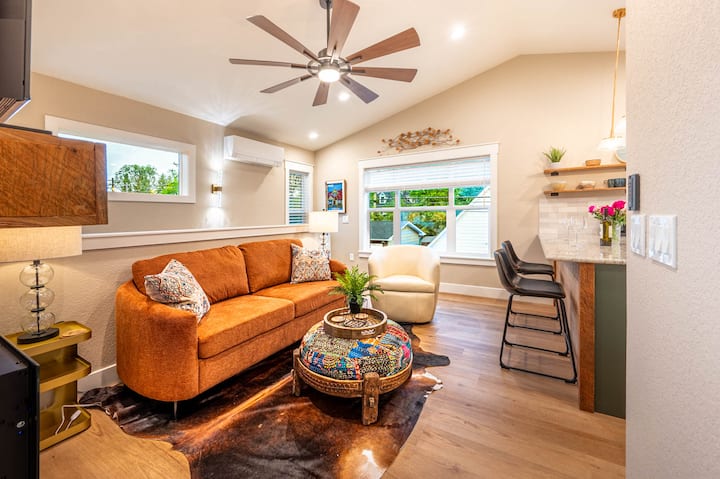 Indigo Guesthouse - Colorado Springs, CO