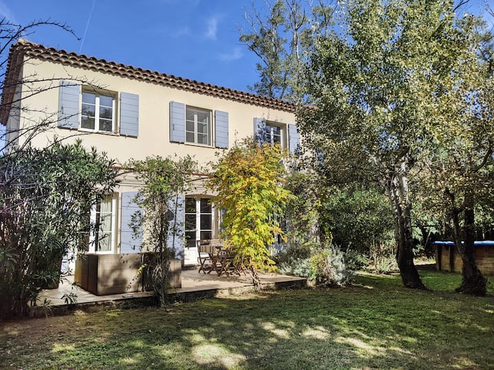 Mas Avec Grand Jardin Ombragé - Arles
