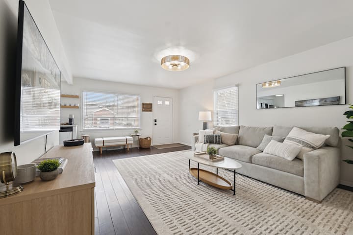 Stylish 3bd Close To Detroit/dtw - Westland, MI