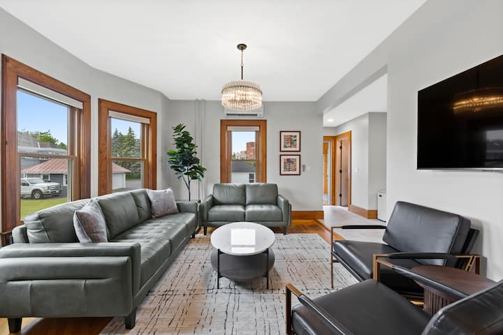 Grand Oak: Historic Luxury + Walk To Broadway - Saratoga Springs, NY