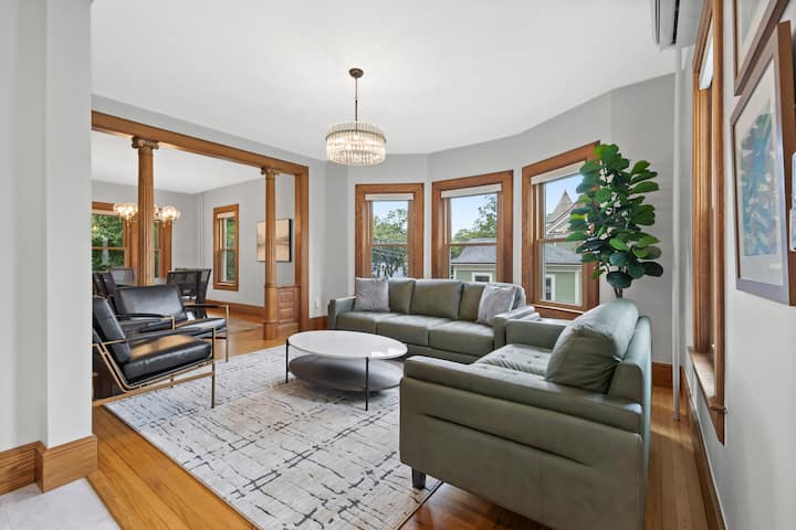 Walk To Town At Updated Charmer - Saratoga Springs