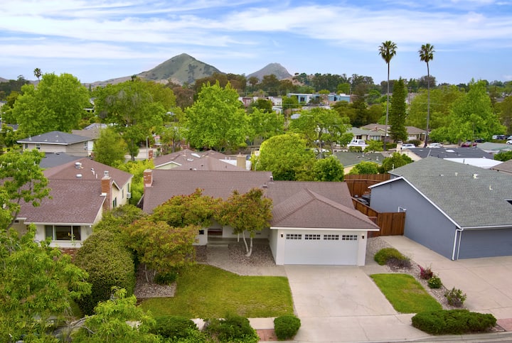 Slo Home W/ Mountain Views • Fenced Yard & Bbq - San Luis Obispo, CA