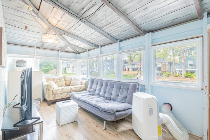 Walk To Beach:cozy 2br W/ Bbq - Grand Bend
