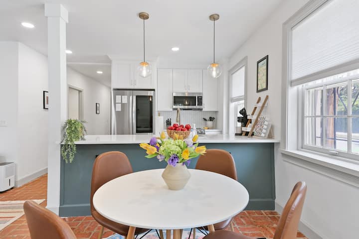 Chic Historic District Retreat | Walk To Forsyth & - Savannah, GA