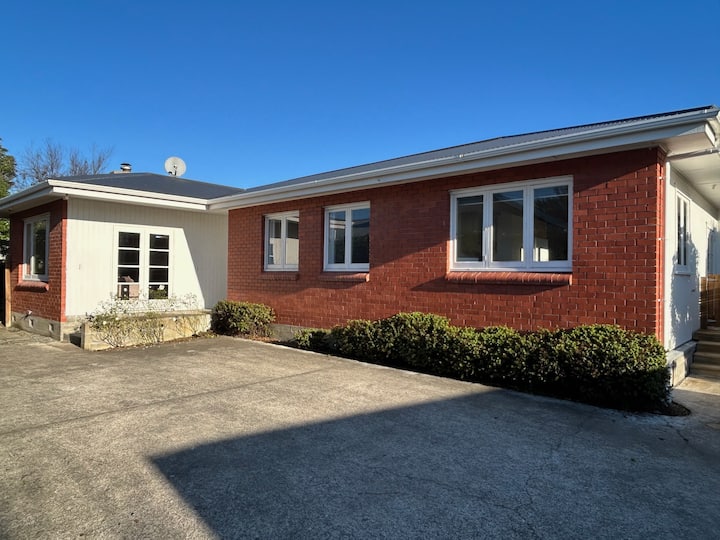 Cologne St Mid-century Gem - Martinborough