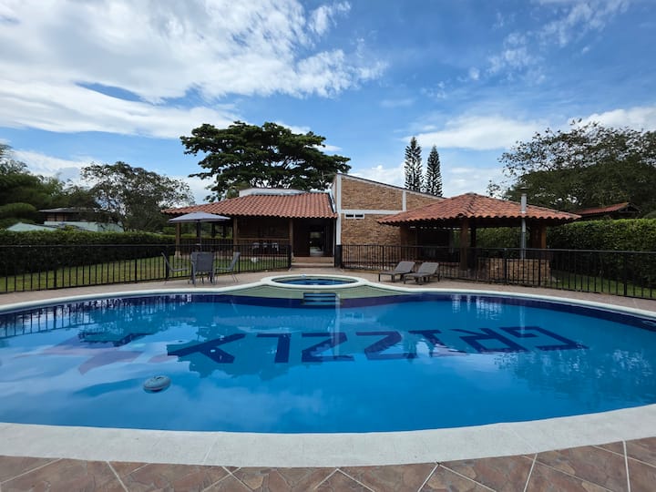 Mi Casa Es Tu Casa - La Tebaida
