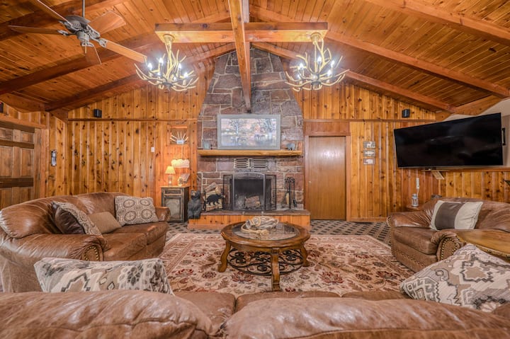 Black Bear Lodge - Spacious Suites, Priv. Hot Tub - Ruidoso, NM