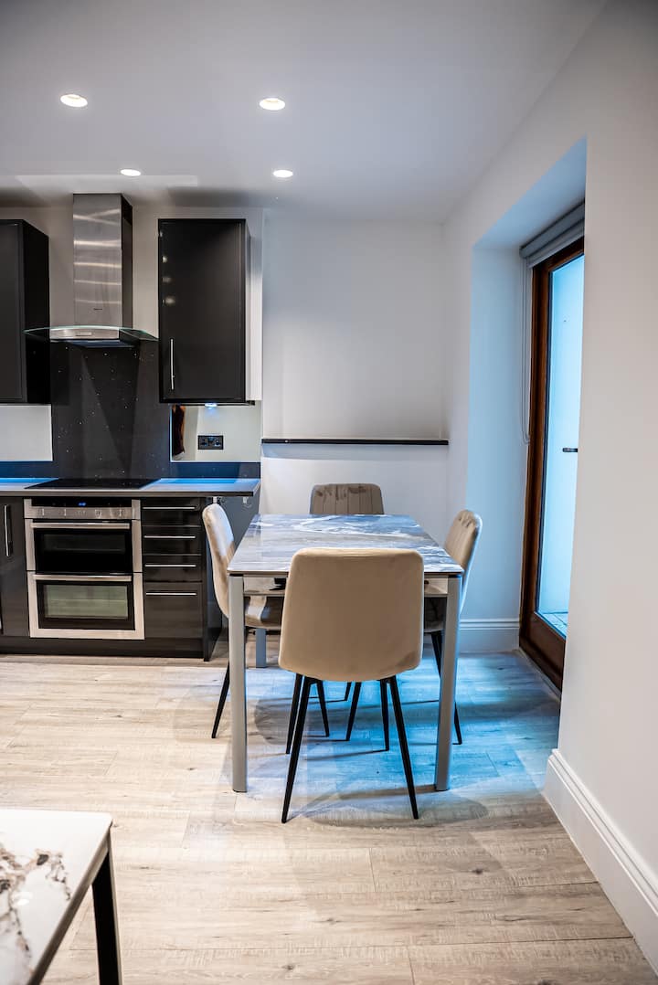 Spacious 2-bdr Flat! 1 Minute To Tube Station - Londres