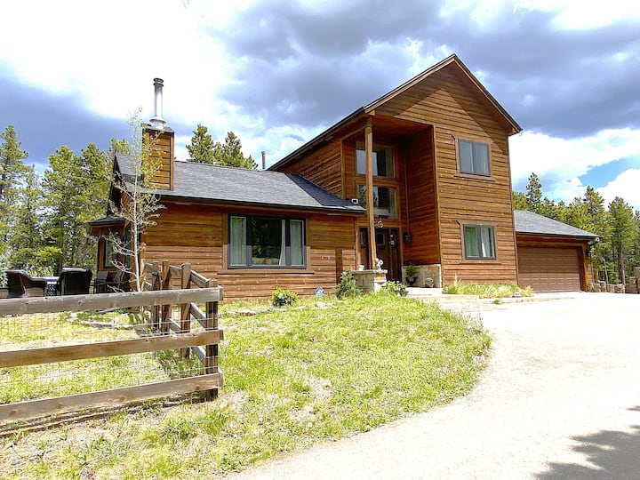 Echo Hills Mountain Lodge - Evergreen, CO