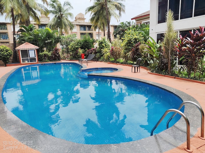 Roomzaway 4 Flats | Pool | Wifi | Kitchen |Parking - Goa