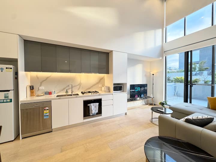 Large Home With Plenty Of Sunlight Great Locale - ホーンズビー