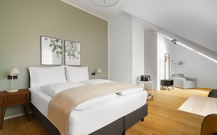 Limehome Graz Trauttmansdorffgasse | Queen Room - Graz