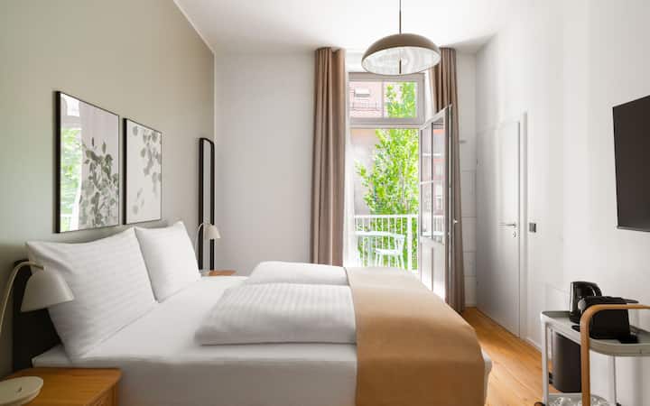 Graz Trauttmansdorffgasse | Queen Room + Balcony - Graz
