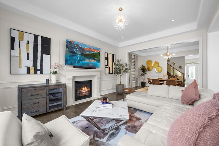 Luxurious & Modern Home In Oakville - Sleeps 12 - Oakville