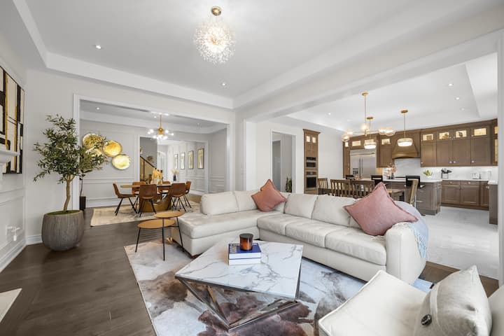 Luxurious & Modern Home In Oakville - Sleeps 12 - Oakville