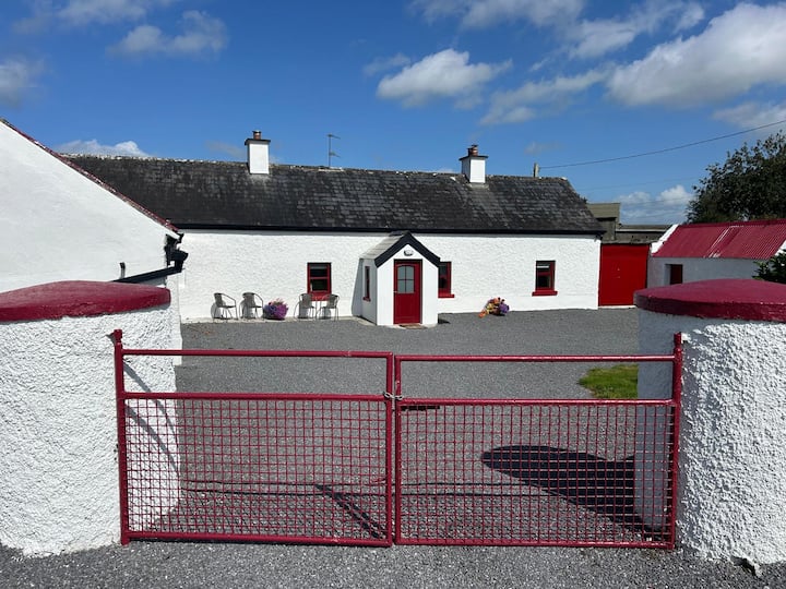 Glasson, Traditional Irish Cottage - Athlone