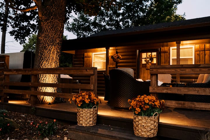 Anchors Away Lodge, Luxury Cabin W Hot Tub - Disney, OK