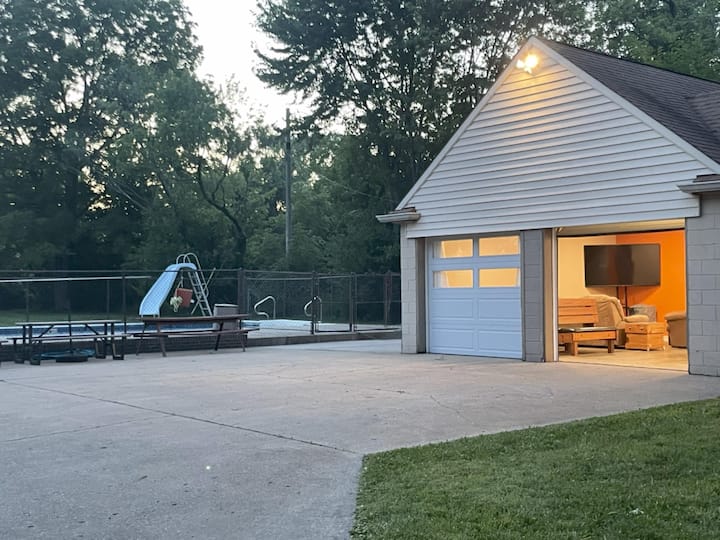 3 Lounge Areas, Game Rm, Huge Pool, Outdoor Space - Indianapolis, IN