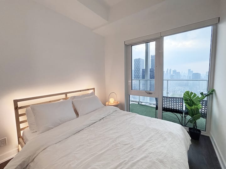 2025 Designed | 2bed+2ba Rooftop Pool - Toronto