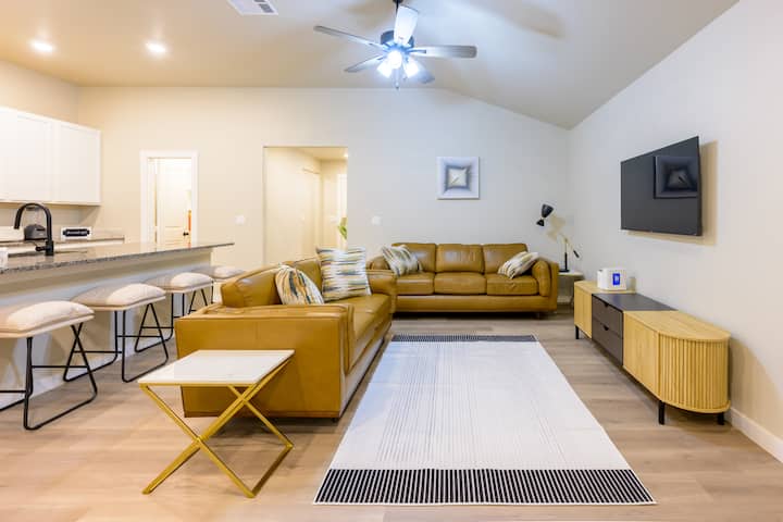 The Modern Manor – Elegance - オデッサ, TX